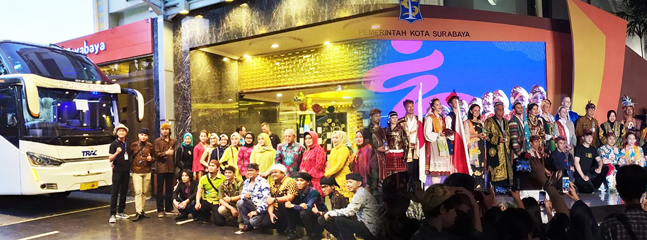 TRAC Bus Dukung Surabaya Cross Culture International Folk Art Festival 2019