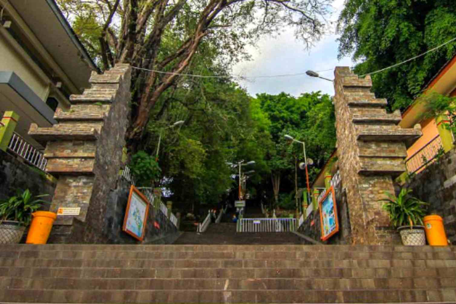Going to East Java for a Religious Trip ? Here Are 5 Graves of Walis ...
