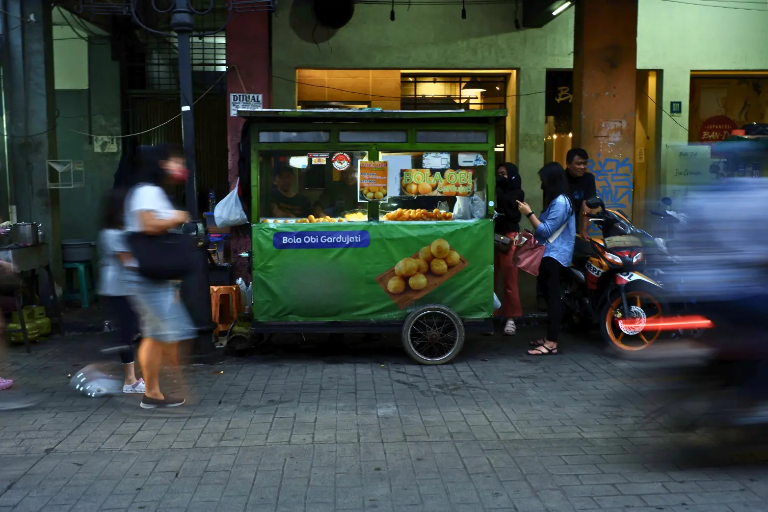 Bandung Street Food Spots Worth Chasing After Dark